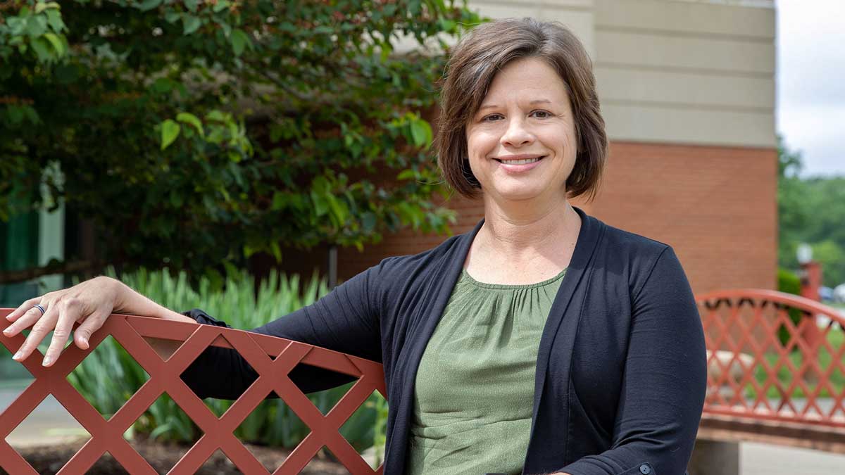 Saluki Pride: Kelly Bender earns faculty teaching Excellence Award ...