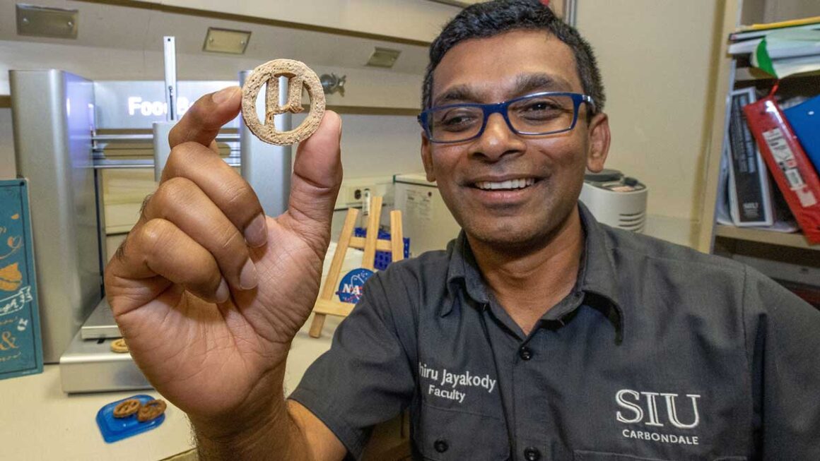 Saluki Pride: Jayakody receives Early Career Faculty Excellence Award - This Is SIU