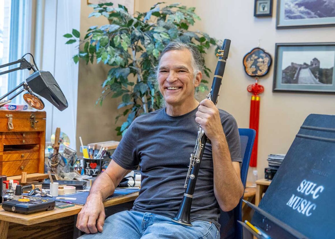 Clarinetist, composer Eric Mandat helps students find their right note ...